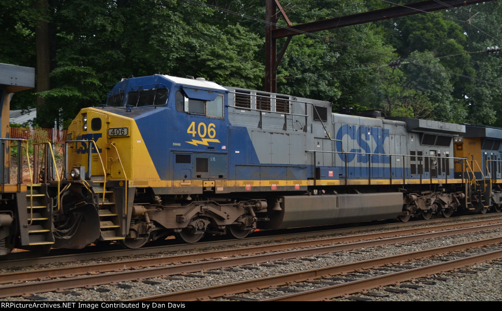 CSX AC44CW 406 trails on Q034-13